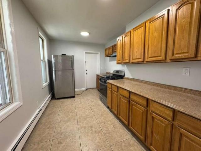 4 Br, 2 bath, Condo 142 Johnson Ave