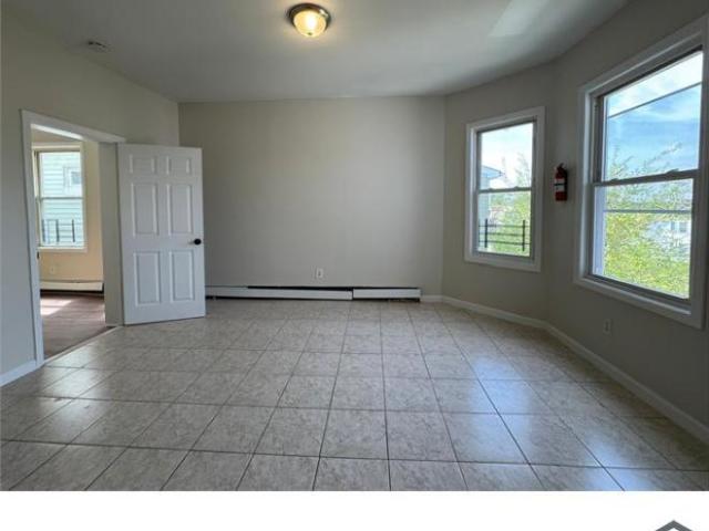 4 Br, 2 bath, Condo 142 Johnson Ave