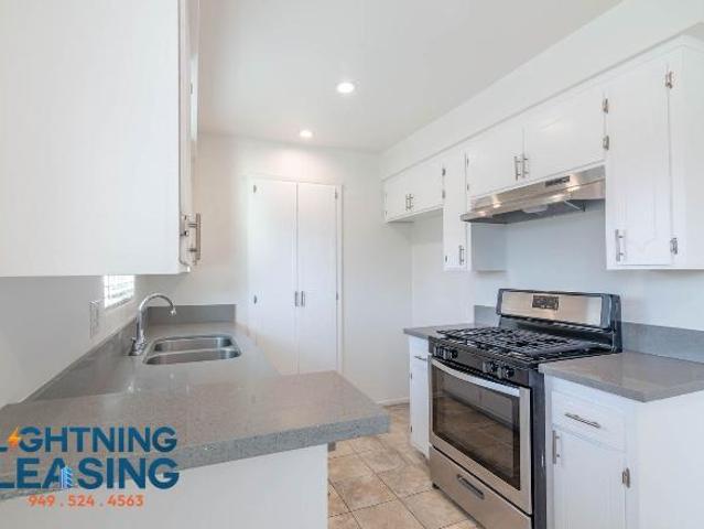 4 Br, 2 bath, Condo 1439 2/3 Point View