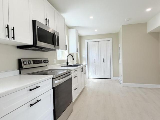 4 Br, 2 bath, Condo 149 Margaret St