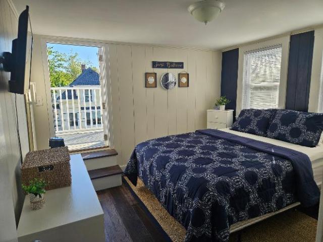 4 Br, 2 bath, Condo 15 Tunis Ave