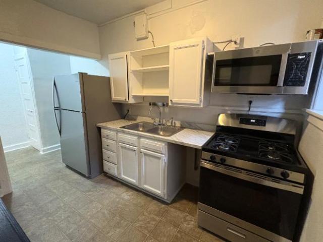 4 Br, 2 bath, Condo 1611 Hampton Blvd