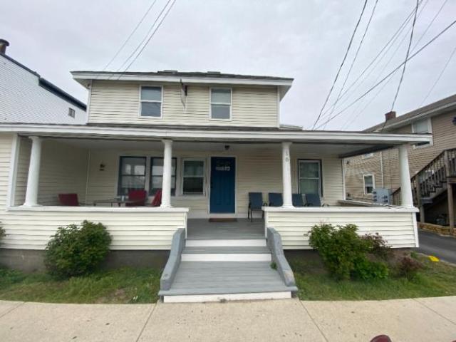 4 Br, 2 bath, Condo 16 M Street