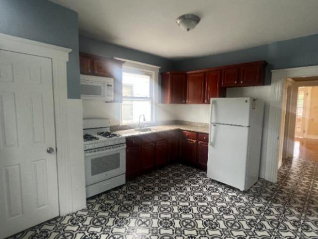 4 Br, 2 bath, Condo 18 Cambridge St
