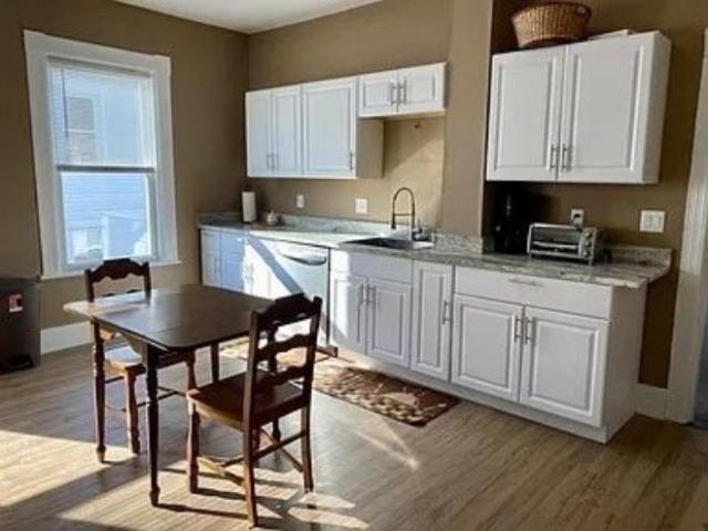 4 Br, 2 bath, Condo 195 Lincoln St