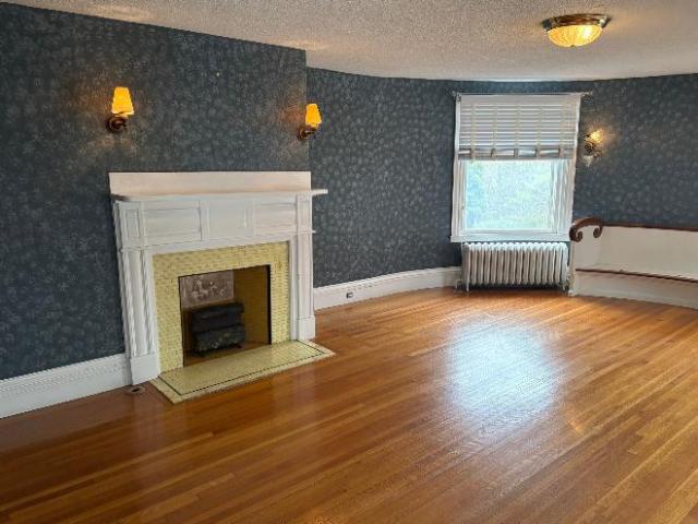 4 Br, 2 bath, Condo 200 Washington St