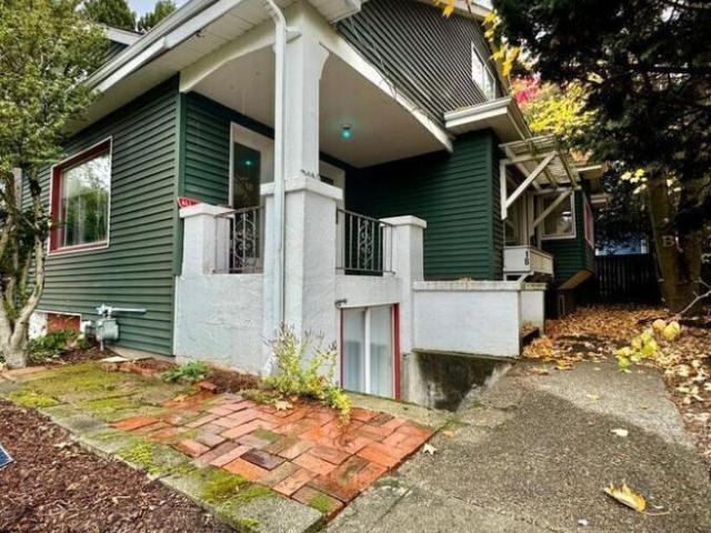 4 Br, 2 bath, Condo 2112 E Republican St