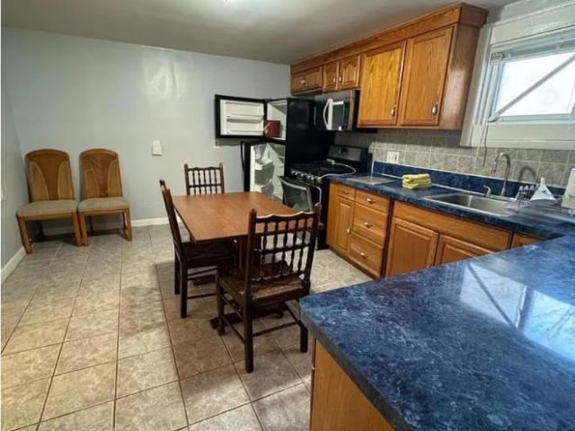 4 Br, 2 bath, Condo 21 Throop Avenue