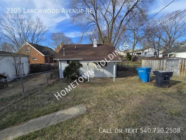 4 Br, 2 bath, Condo 2205 Larchwood Avenue NE