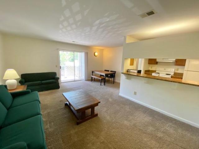 4 Br, 2 bath, Condo 220 Elm St