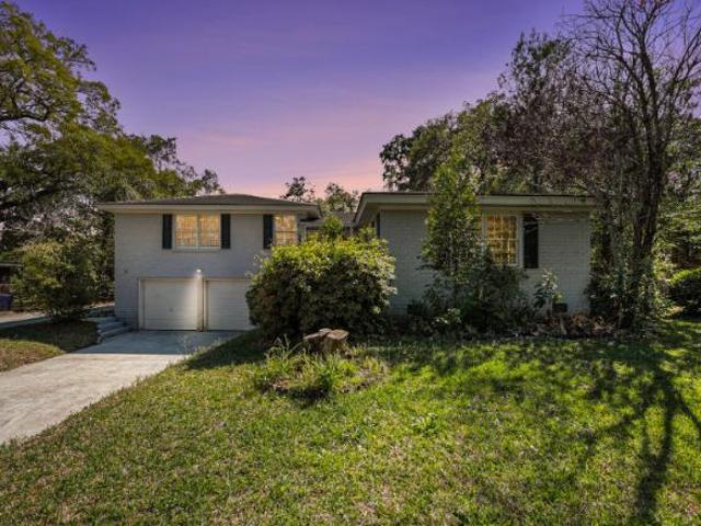 4 Br, 2 bath, Condo 2243 Guerry Ave