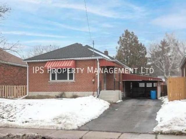 4 Br, 2 bath, Condo 24 College St East