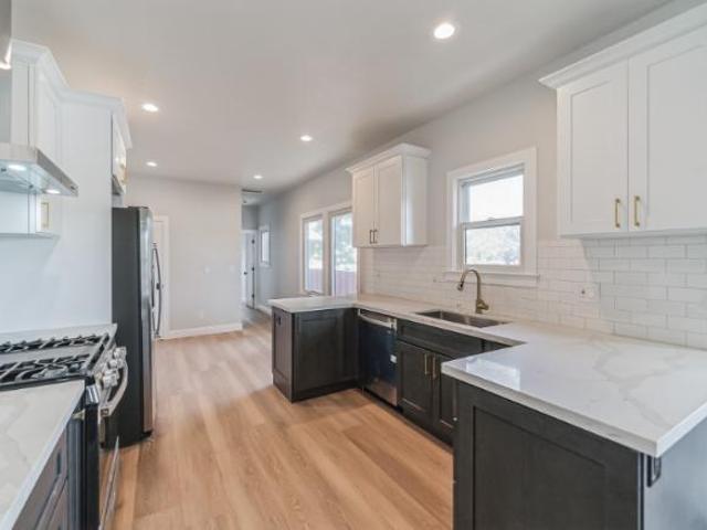 4 Br, 2 bath, Condo 3044 Martin Luther King Jr Way