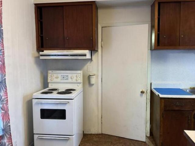 4 Br, 2 bath, Condo 3345 Sandwich St