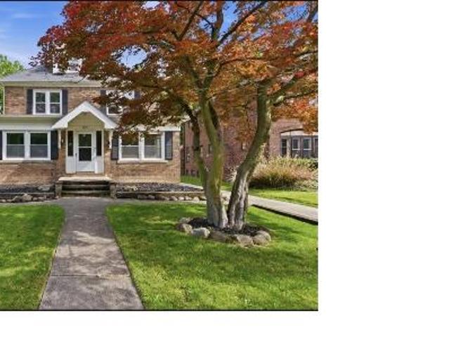 4 Br, 2 bath, Condo 3395 Euclid Heights Blvd