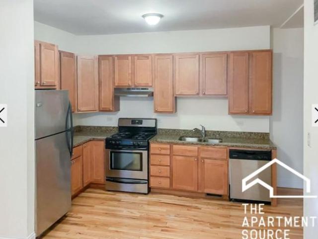 4 Br, 2 bath, Condo 3822 N Sheffield Ave