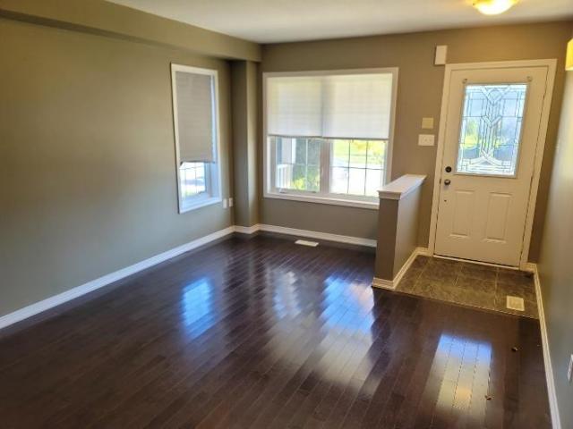 4 Br, 2 bath, Apartment 48 Warner Lane
