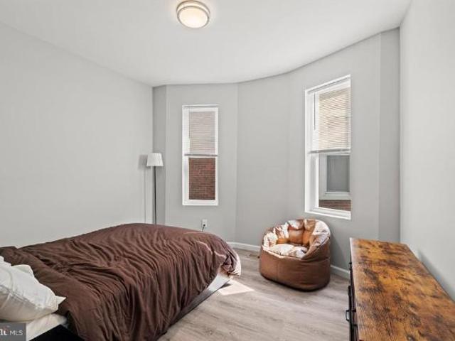 4 Br, 2 bath, Apartment 4928 Florence Avenue