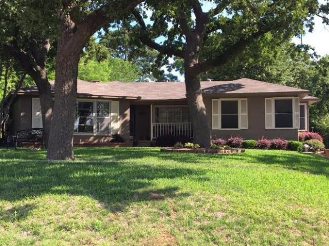 4 Br, 2 bath, Other 611 East University Drive