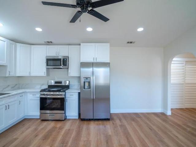 4 Br, 2 bath, Apartment 6404 Shane Place