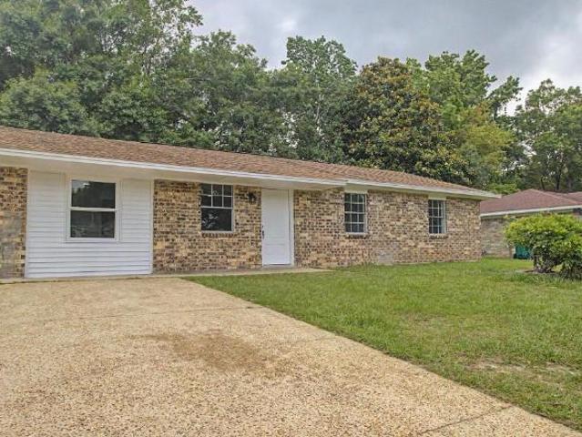 4 Br, 2 bath, Single Family Home 108 Phylis St