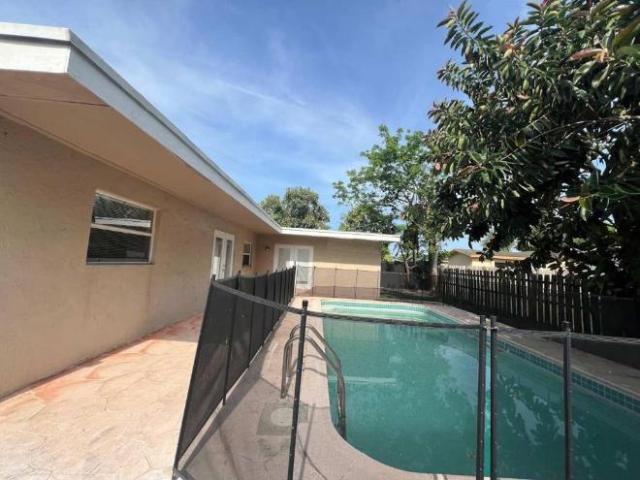 4 Br, 2 bath, Single Family Home 11360 Nw 37th Pl