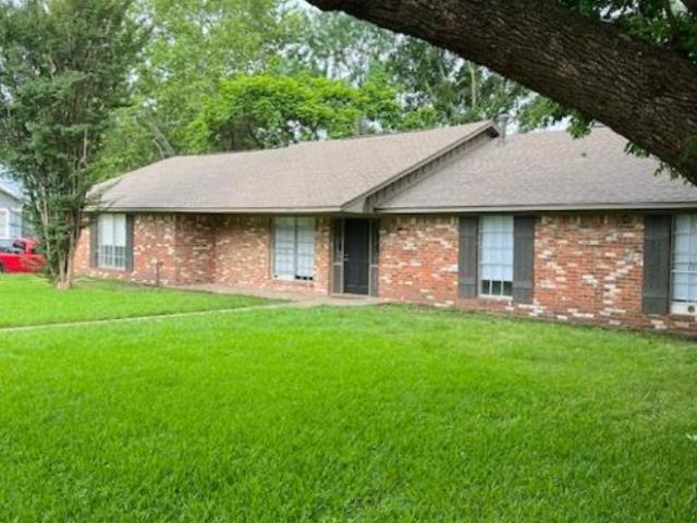 4 Br, 2 bath, Single Family Home 1215 Bois D Arc