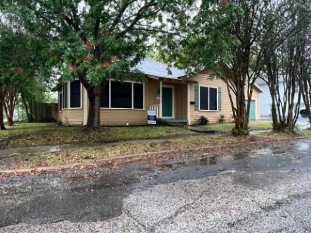 4 Br, 2 bath, Single Family Home 1401 Ash