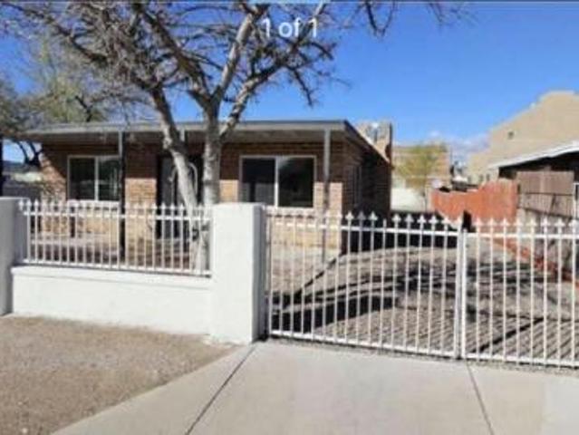 4 Br, 2 bath, Single Family Home 215 E Elm St