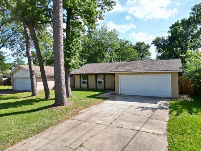 4 Br, 2 bath, Single Family Home 23207 Naples Dr