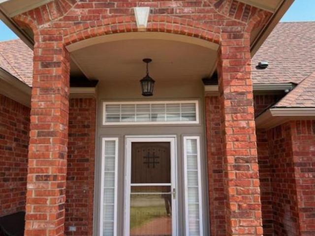 4 Br, 2 bath, Single Family Home 8313 Southwest Castlestone