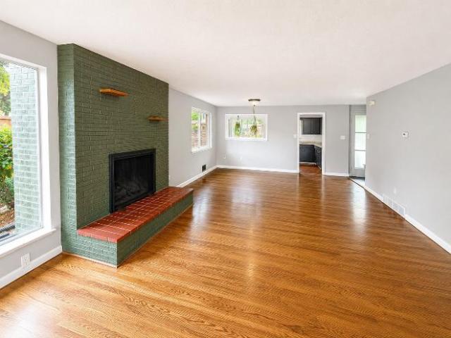 4 Br, 2 bath, Single Family 1447 Iowa Ave