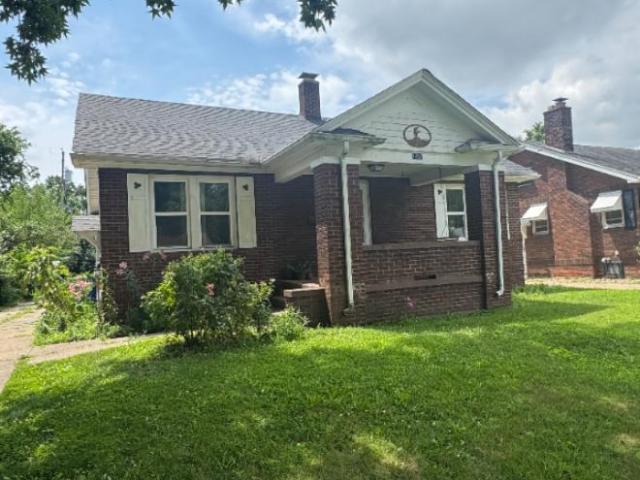 4 Br, 2 bath, Single Family 1453 E Clay St