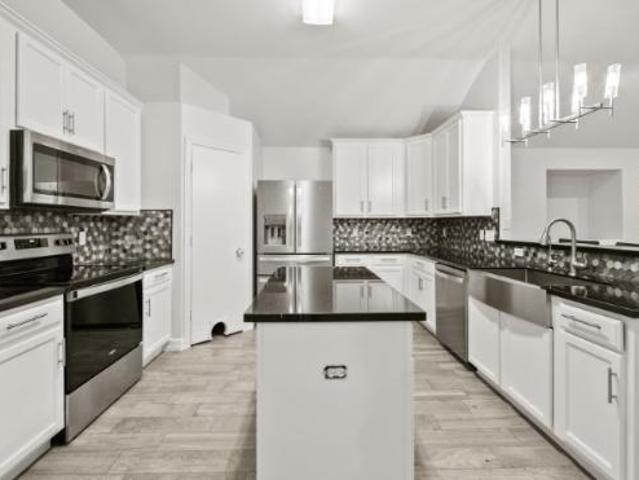 4 Br, 2 bath, Single Family 15218 Arnold