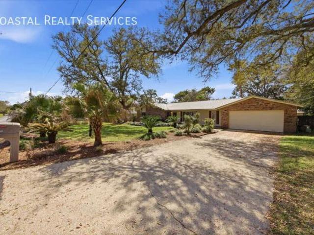 4 Br, 2 bath, Single Family 157 Country Club Road