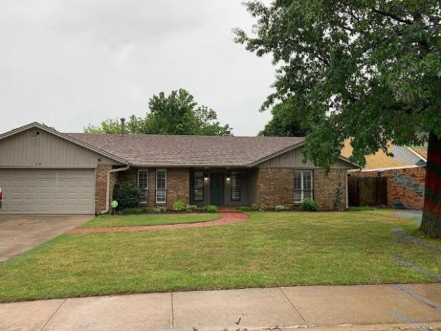 4 Br, 2 bath, Single Family 156 E Parkland Dr