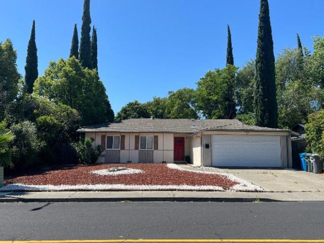 4 Br, 2 bath, Single Family 1584 Amapola St