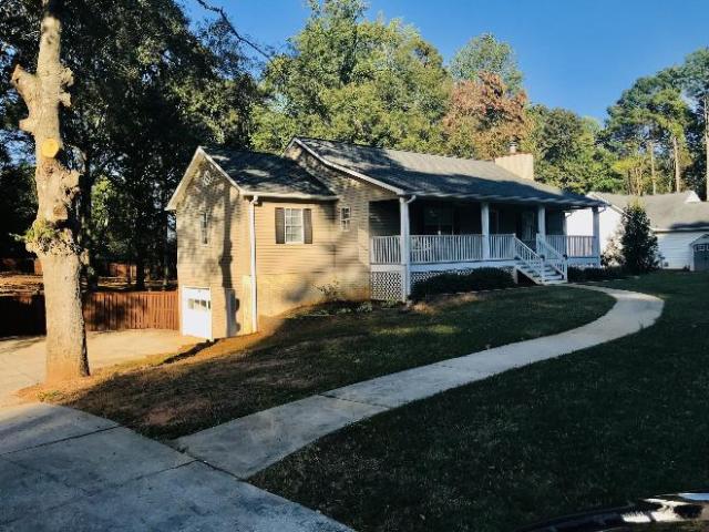 4 Br, 2 bath, Single Family 15 Garrison Chase