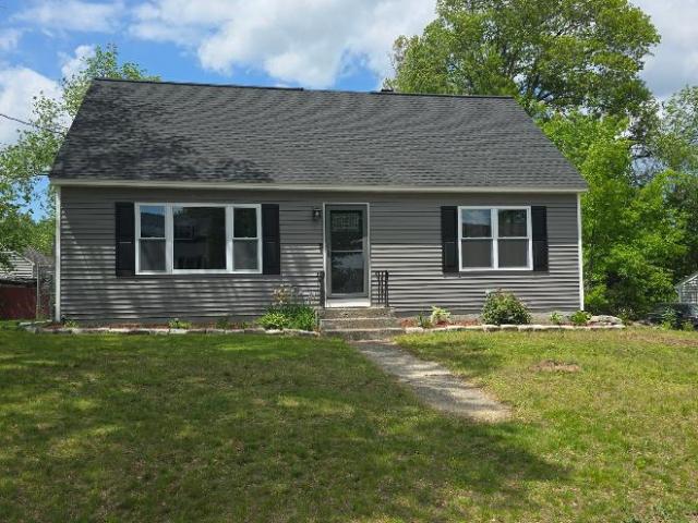 4 Br, 2 bath, Single Family 15 Holly Dr