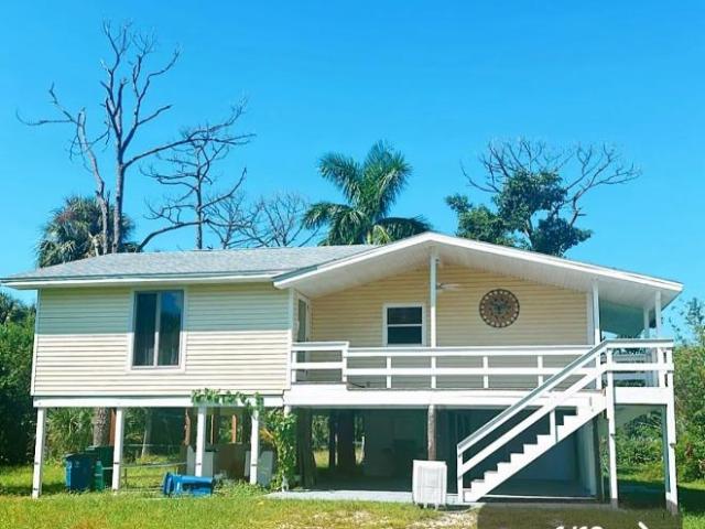 4 Br, 2 bath, Single Family 16360 N Oleander Dr
