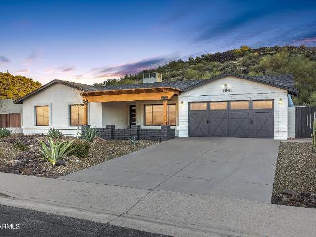 4 Br, 2 bath, Single Family 1641 West Evans Drive