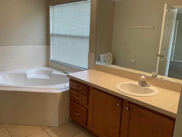 4 Br, 2 bath, Single Family 1649 Lakewood Ave SE