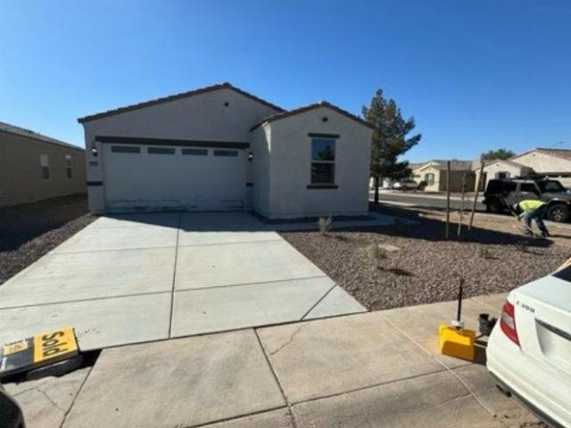 4 Br, 2 bath, Single Family 1675 W Pima Ave