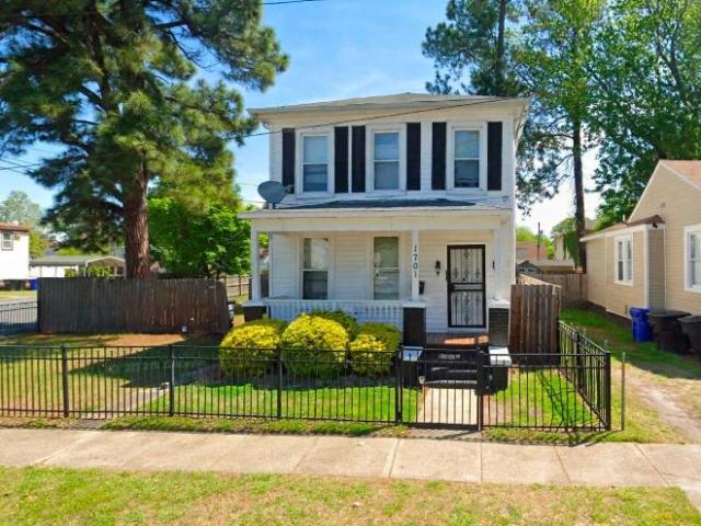 4 Br, 2 bath, Single Family 1701 Des Moines Ave