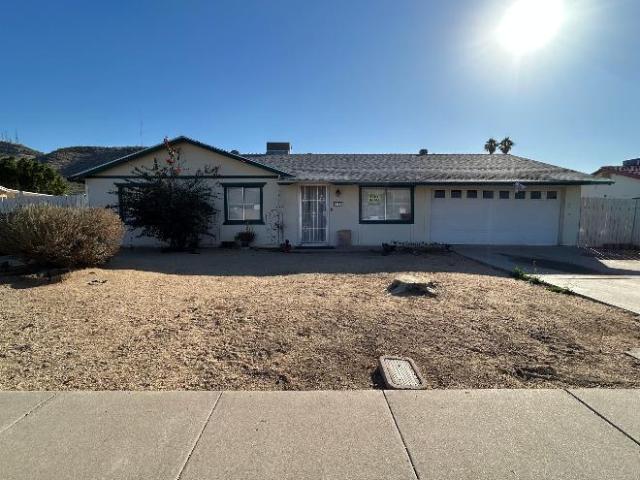 4 Br, 2 bath, Single Family 1715 W Pershing Ave