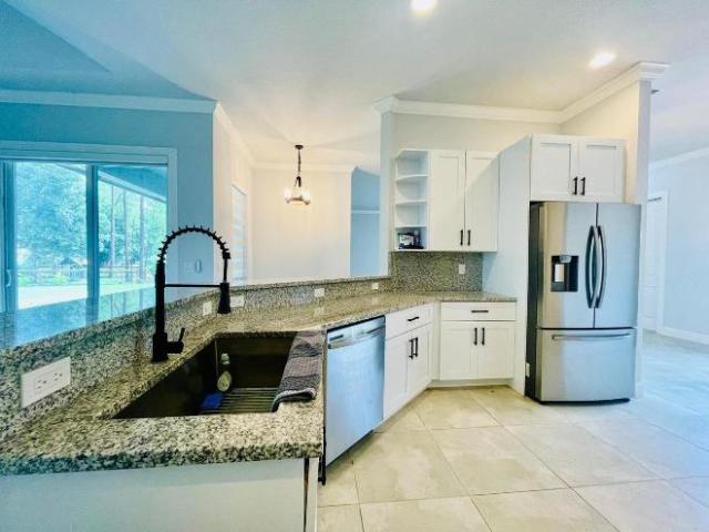 4 Br, 2 bath, Single Family 17225 78th Road N