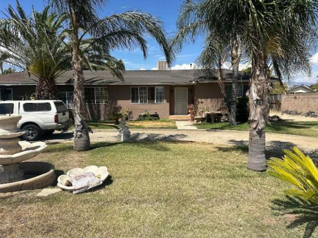 4 Br, 2 bath, Single Family 17376 San Bernardino Ave