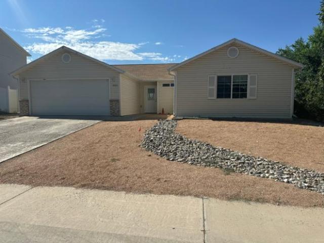 4 Br, 2 bath, Single Family 1800 Draft Horse Rd
