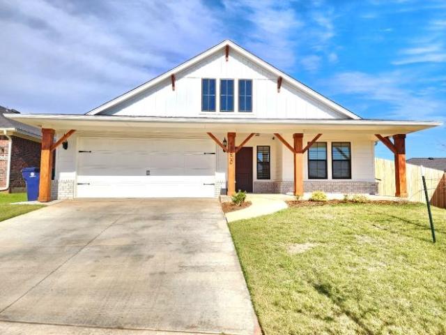 4 Br, 2 bath, Single Family 18600 Luna Drive