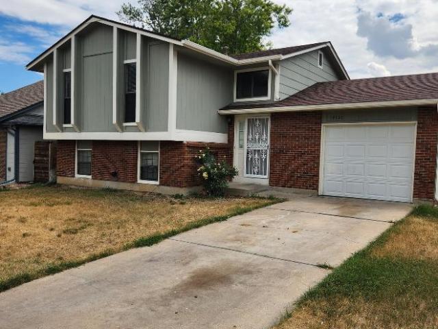 4 Br, 2 bath, Single Family 18920 E Montana Drive